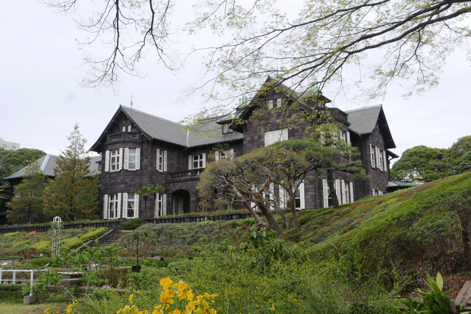 “A Three-Garden Tour in Tokyo” Part 3: Kyu-Furukawa Garden symbolizes ...