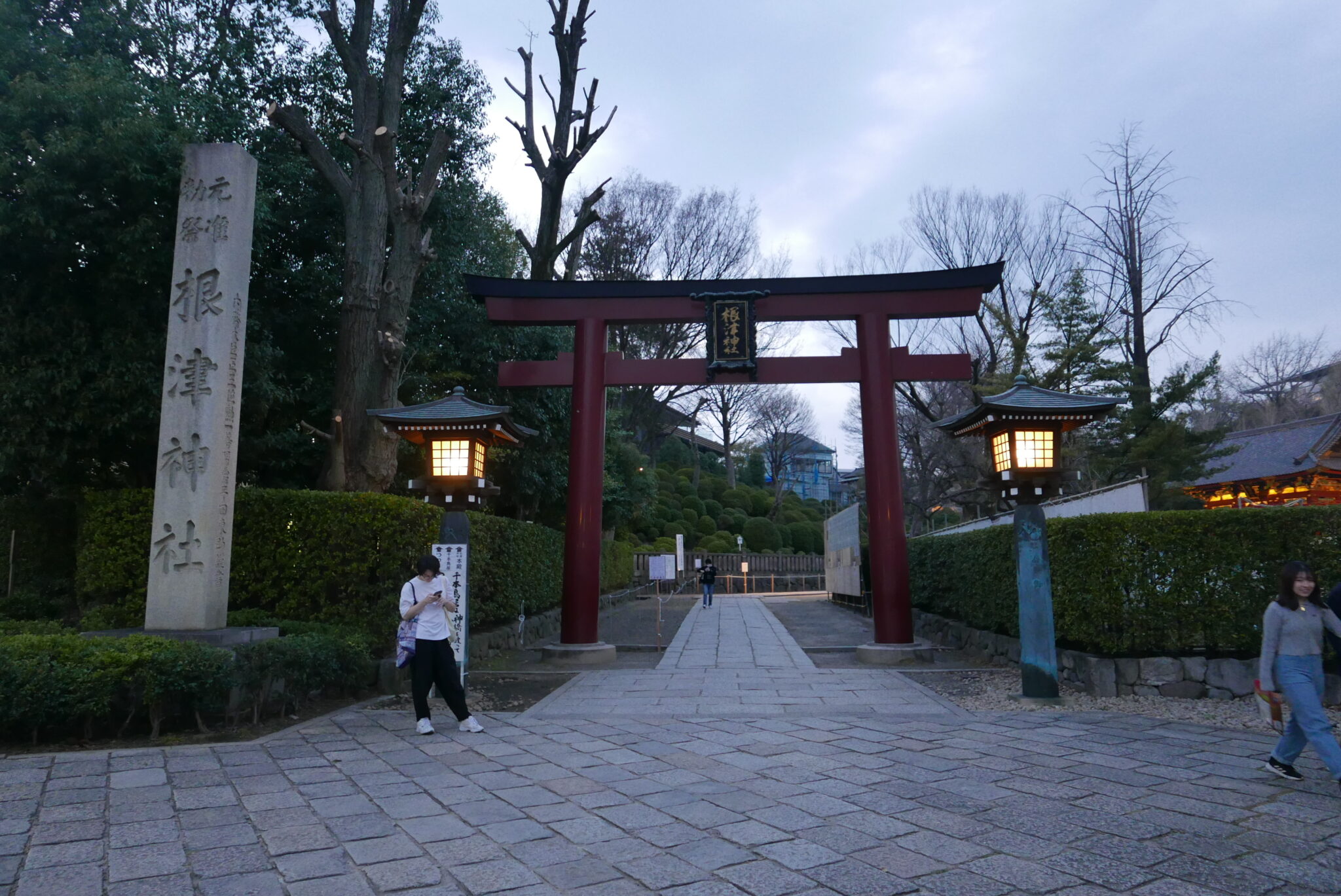 Nezu Shrine Part 1: Very rare! It remains the original shrine structure ...