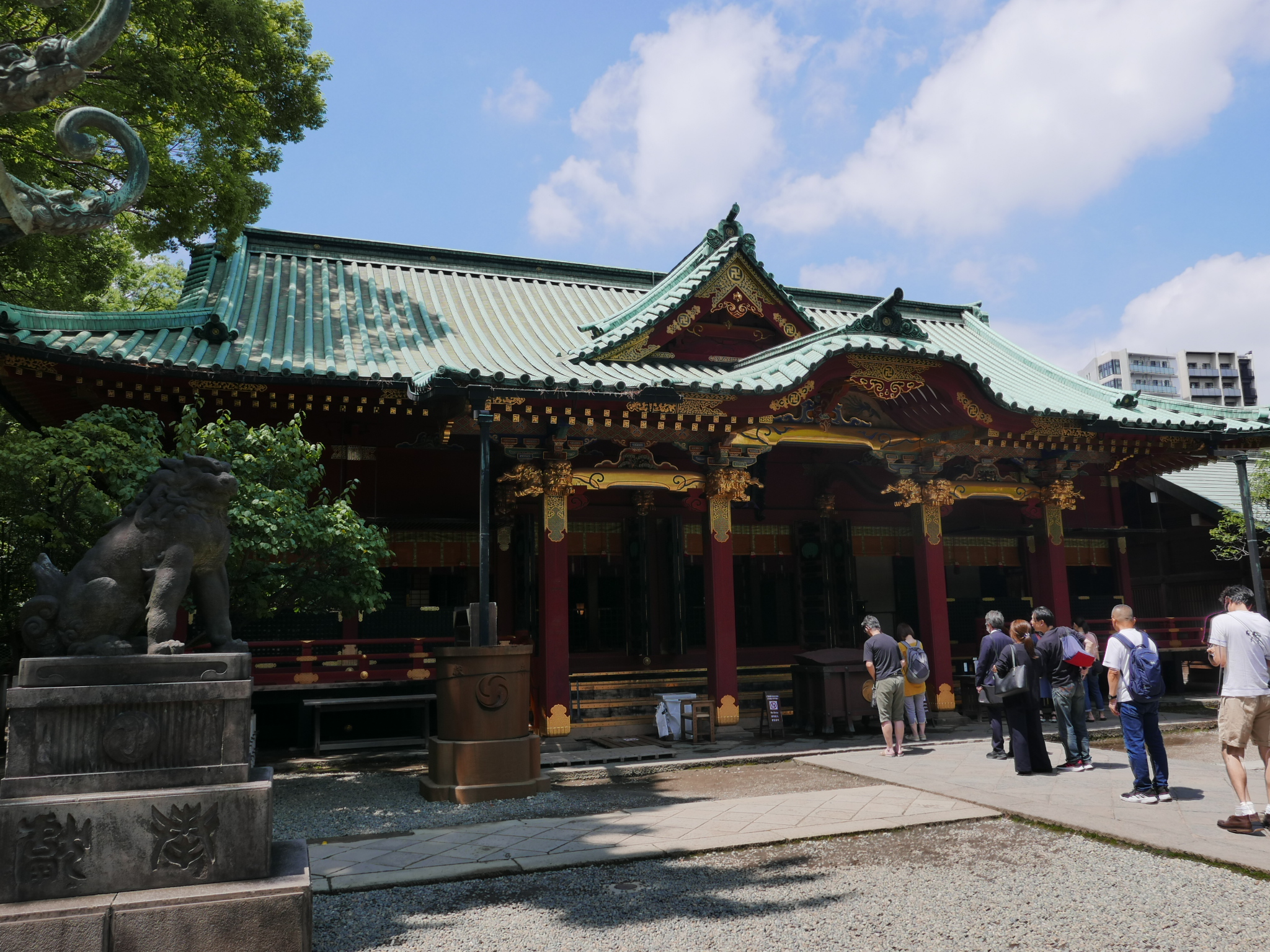 Nezu Shrine Part 1: Very rare! It remains the original shrine structure ...