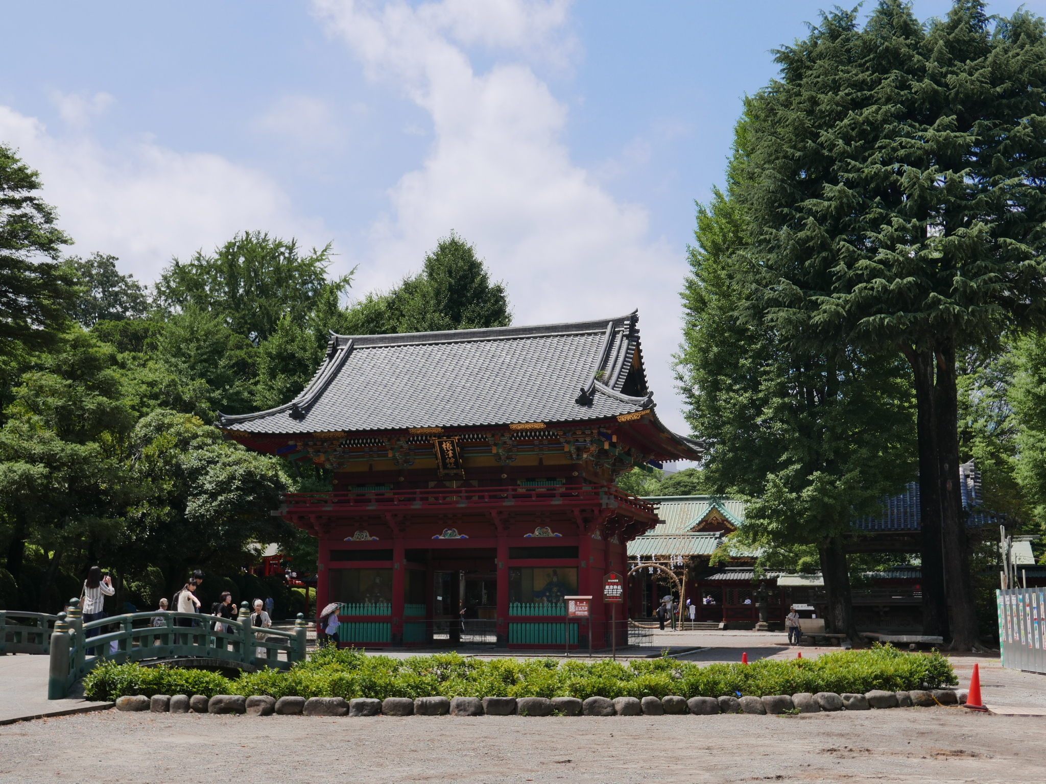 Nezu Shrine Part 1: Very rare! It remains the original shrine structure ...